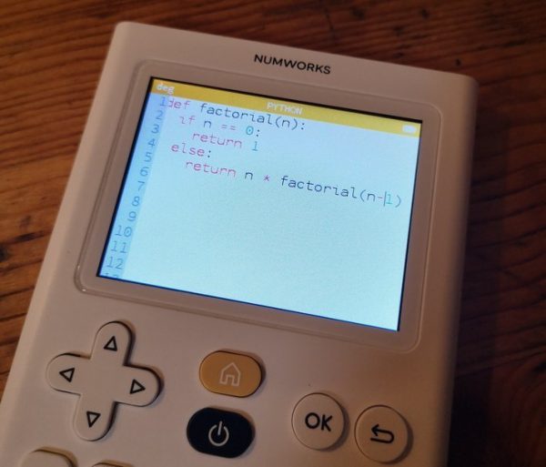 Rentrée des classes : Numworks, la calculatrice française pour le lycée ...